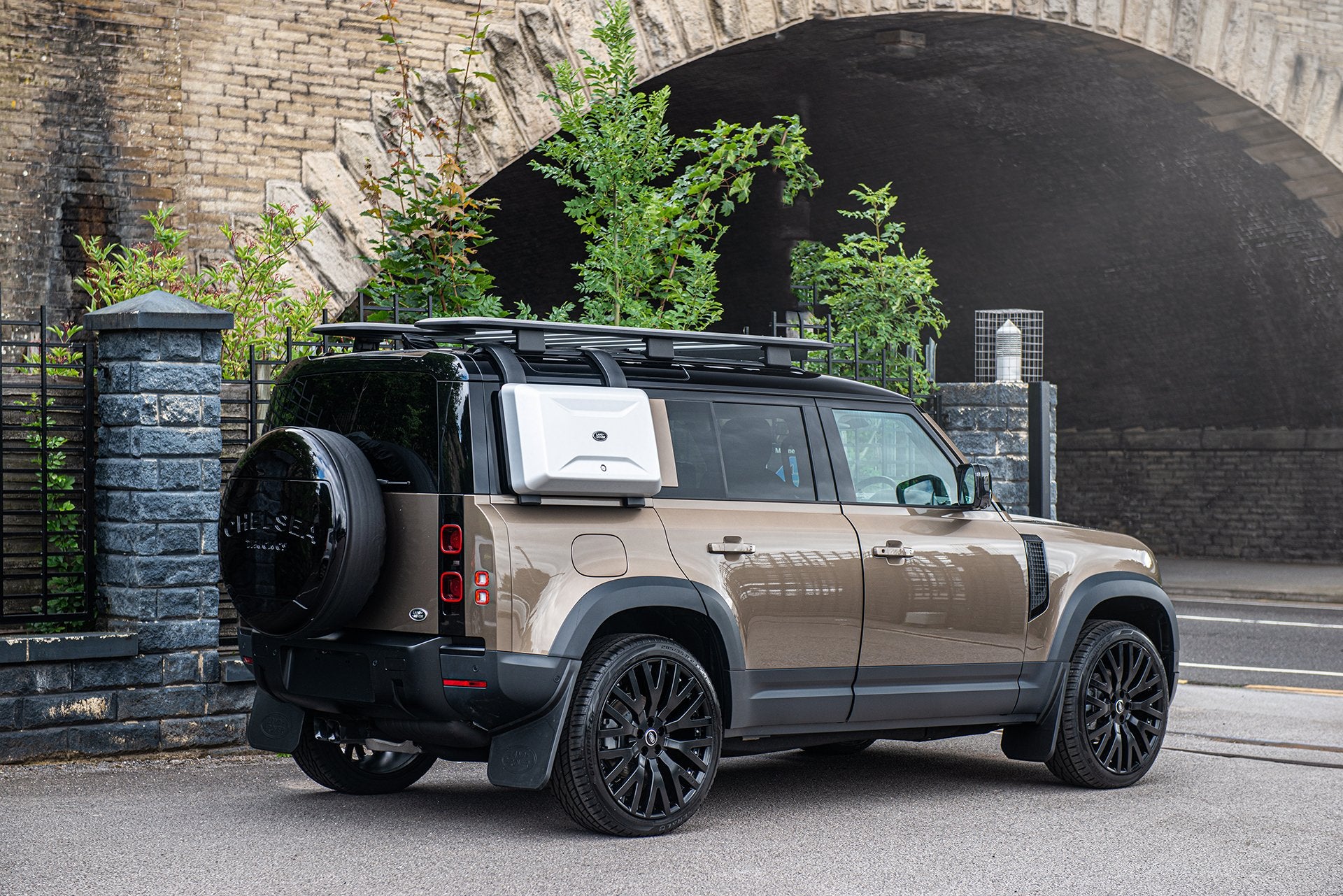 Land Rover Defender | Alloy Wheels Black RS-2 | Kahn - Project Kahn