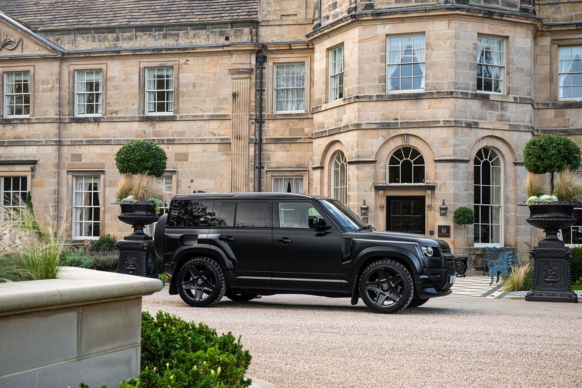 Land Rover Defender | Mondial Retro Alloy Wheels | Project Kahn