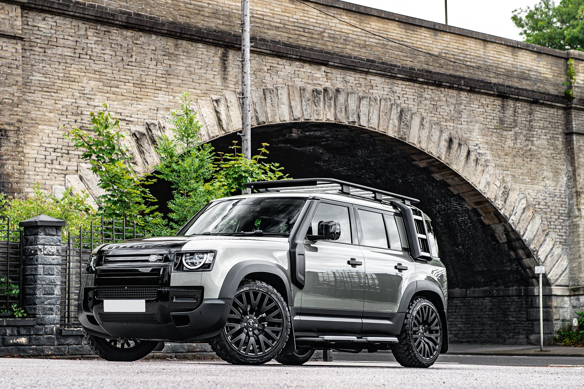 Land Rover Defender | Alloy Wheels 22" Black | Kahn - Project Kahn