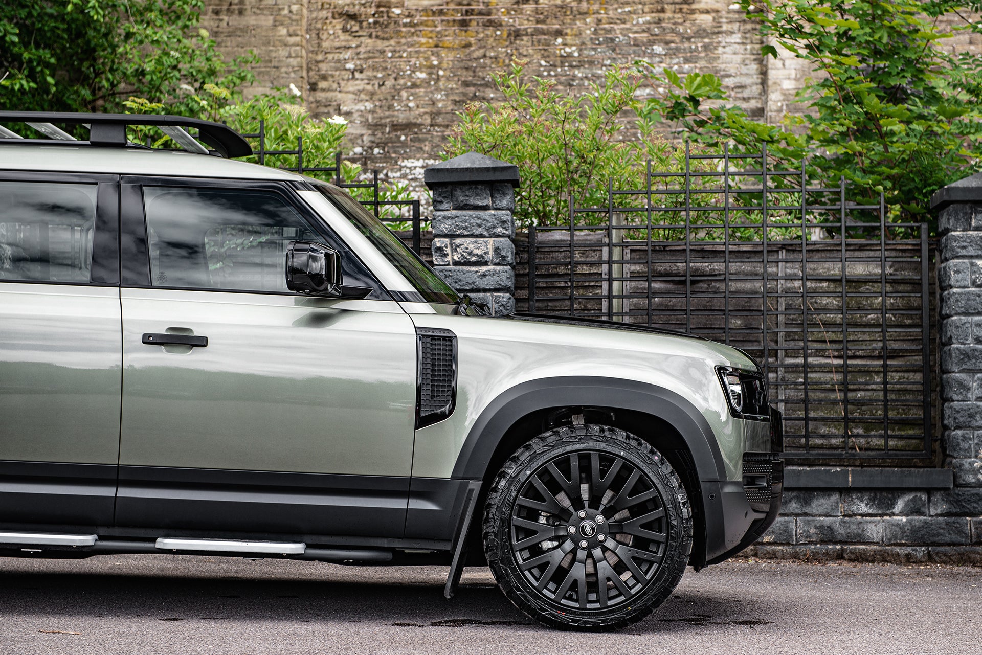 Land Rover Defender | Alloy Wheels 22" Black | Kahn - Project Kahn
