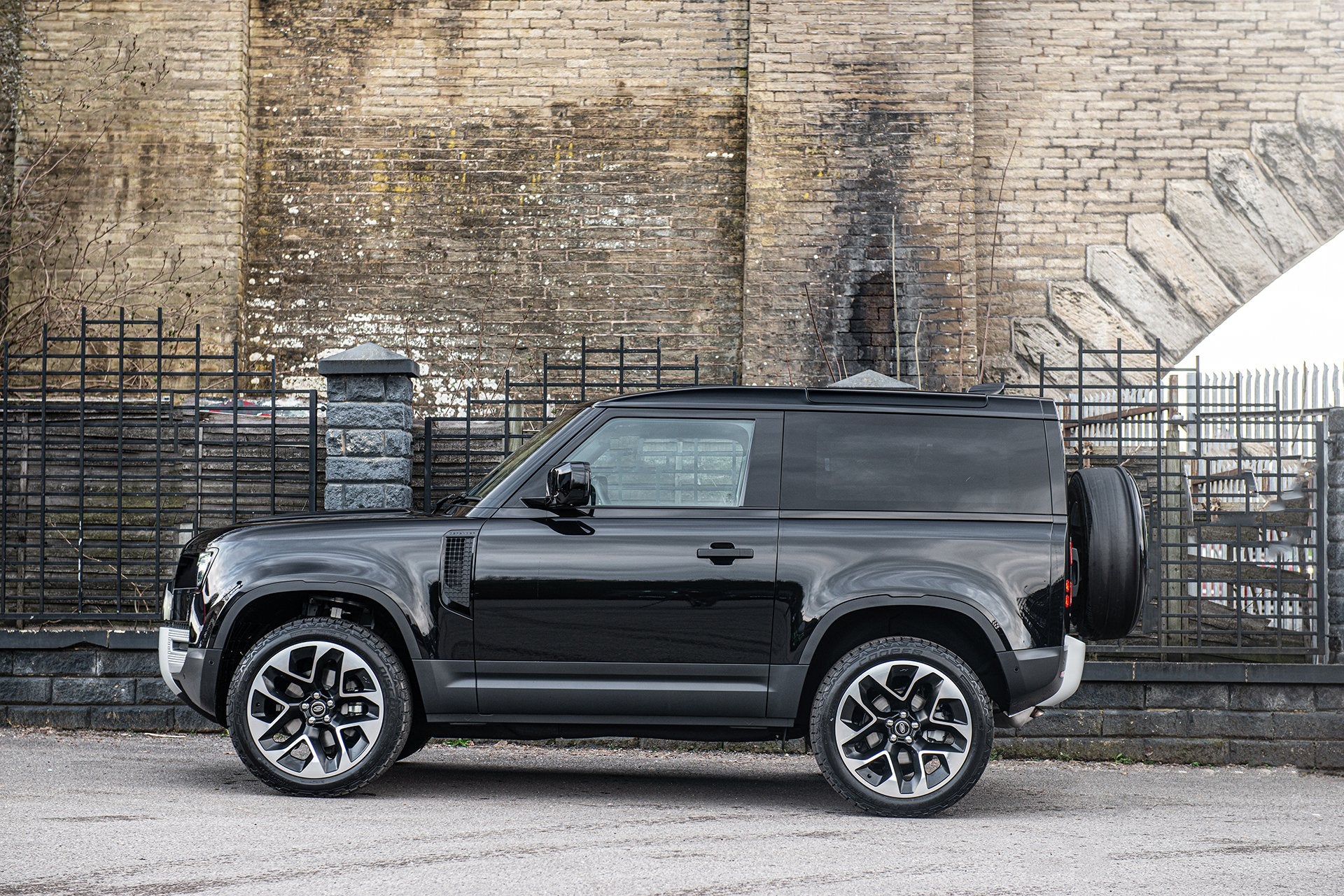 Land Rover Defender (2020-Present) | Type 60 Alloy Wheels | Kahn ...