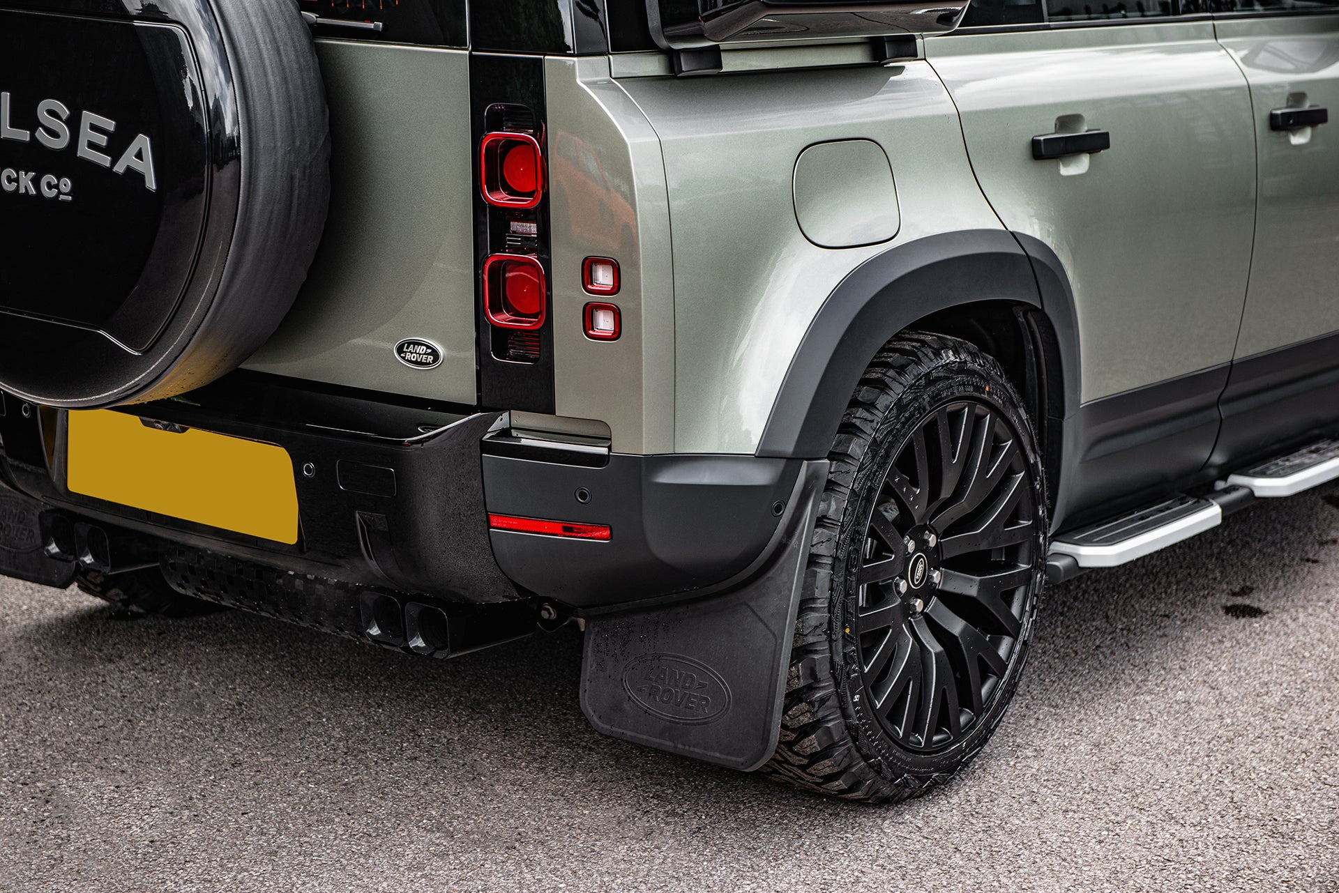 Land Rover Defender | Alloy Wheels 22" Black | Kahn - Project Kahn
