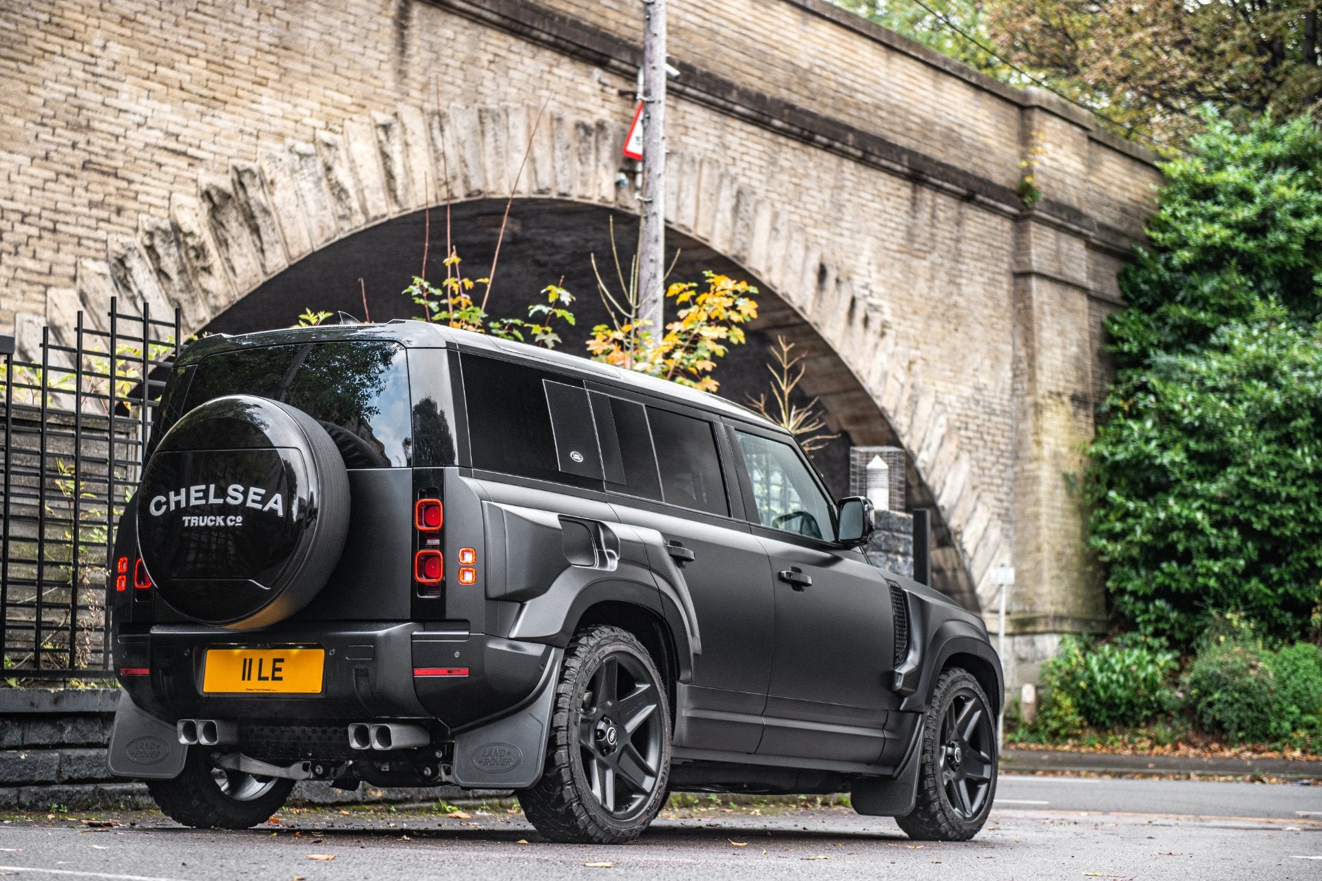 Land Rover Defender | Mondial Retro Alloy Wheels | Project Kahn