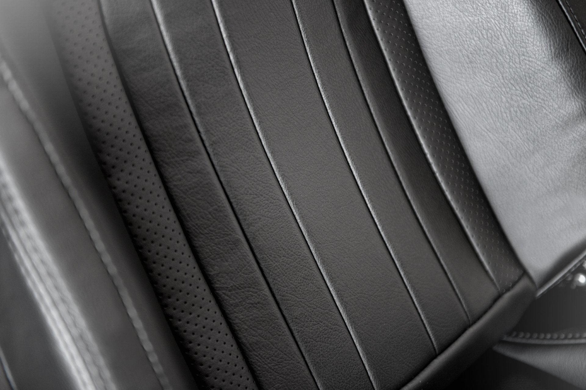 Land Rover Defender | Sports Seats | Project Kahn