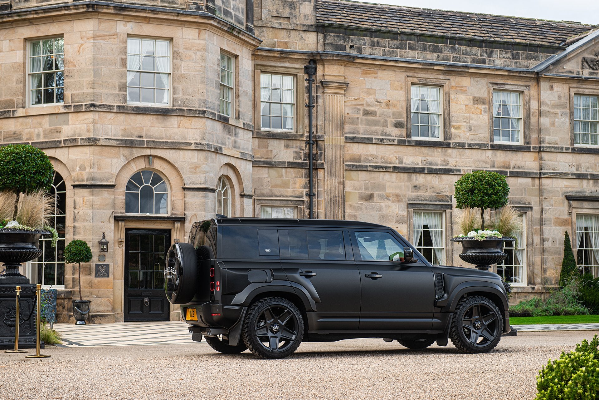 Land Rover Defender | Mondial Retro Alloy Wheels | Project Kahn