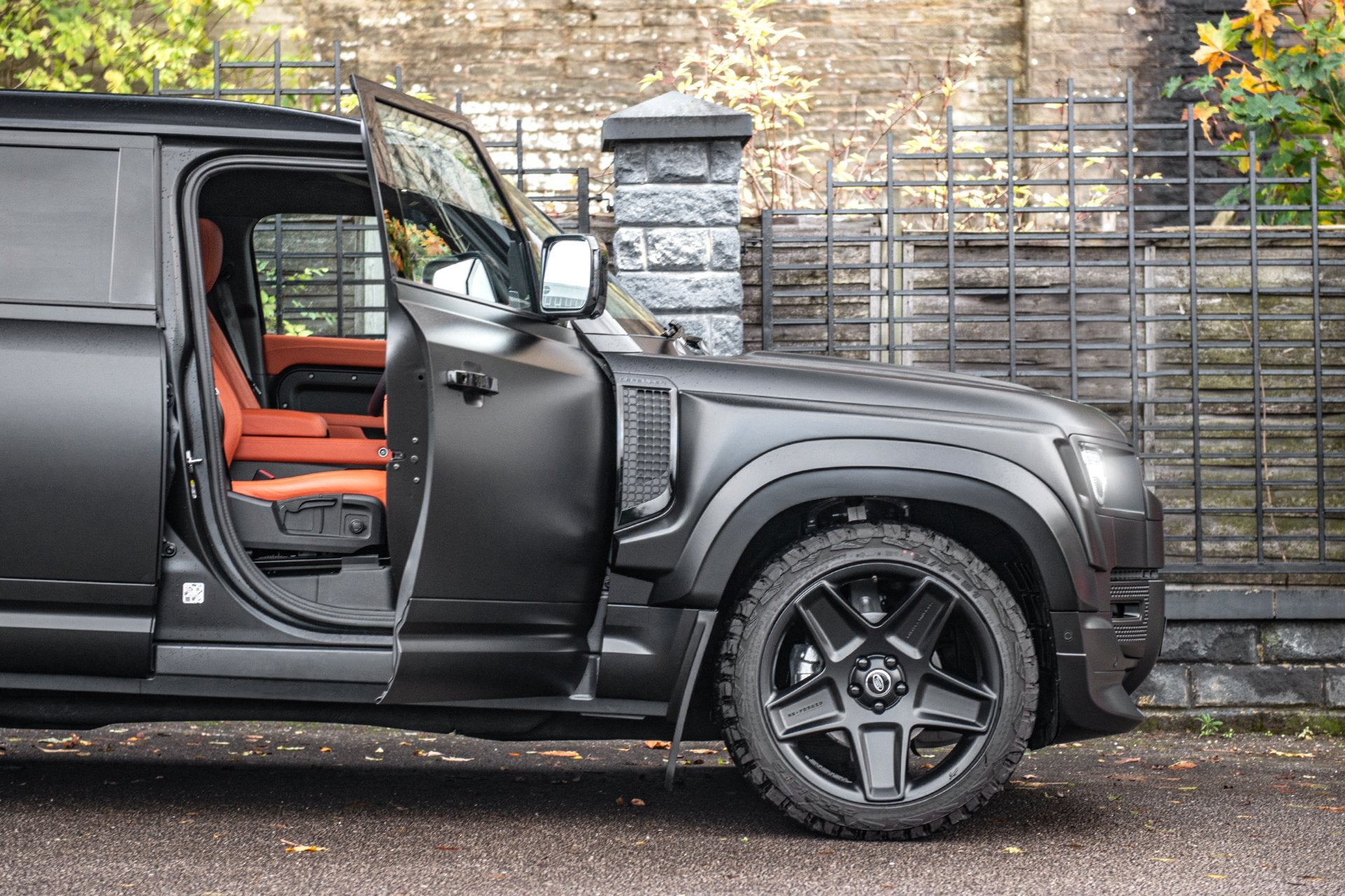 Land Rover Defender | Mondial Retro Alloy Wheels | Project Kahn