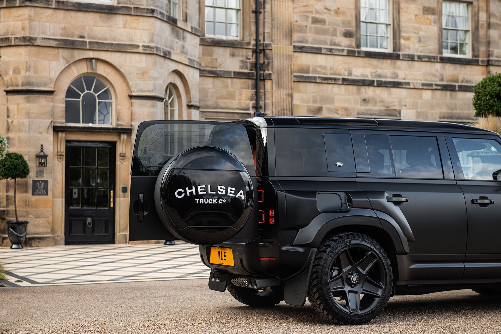 Land Rover Defender | Mondial Retro Alloy Wheels | Project Kahn