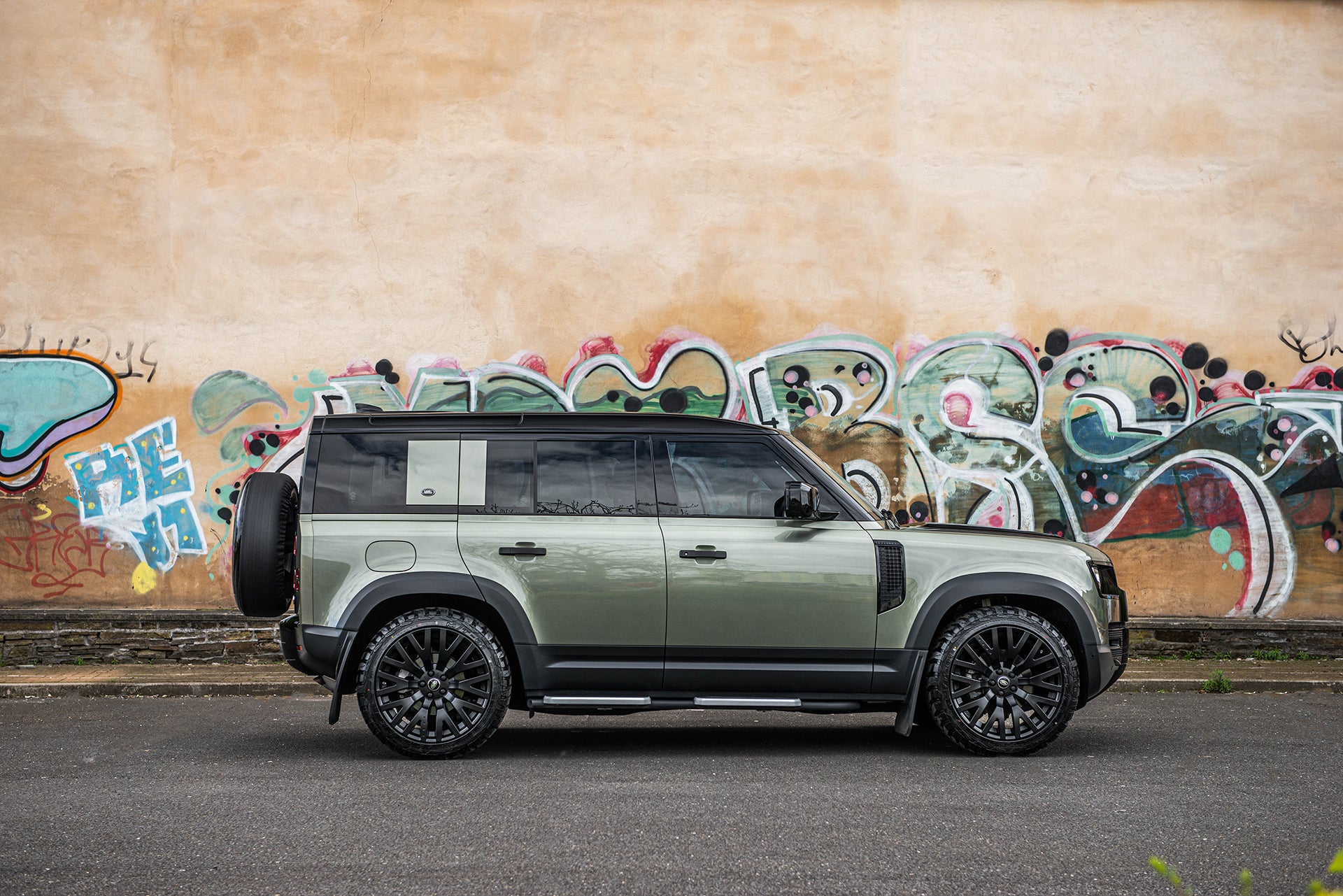Land Rover Defender | Alloy Wheels 22" Black | Kahn - Project Kahn