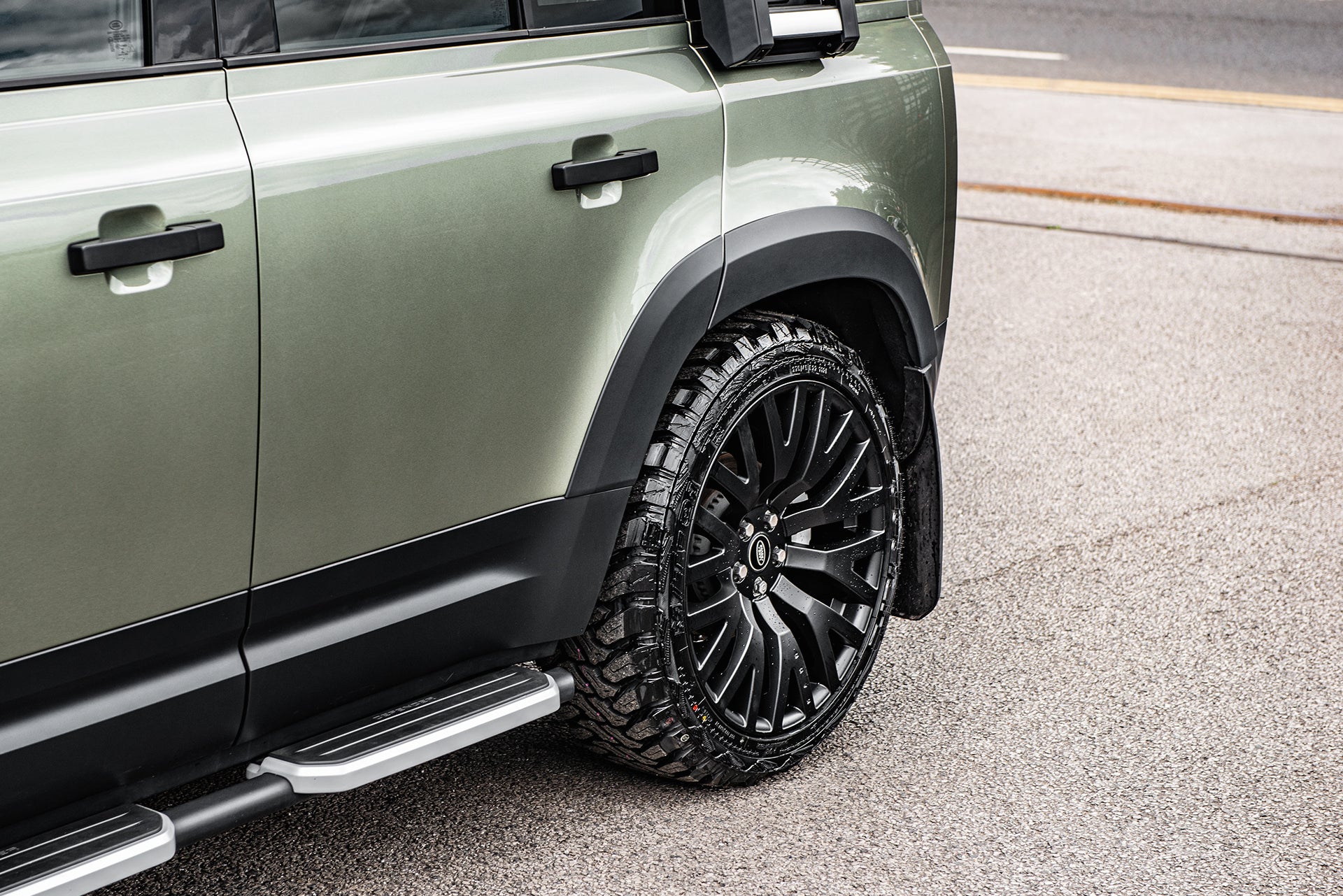 Land Rover Defender | Alloy Wheels 22" Black | Kahn - Project Kahn