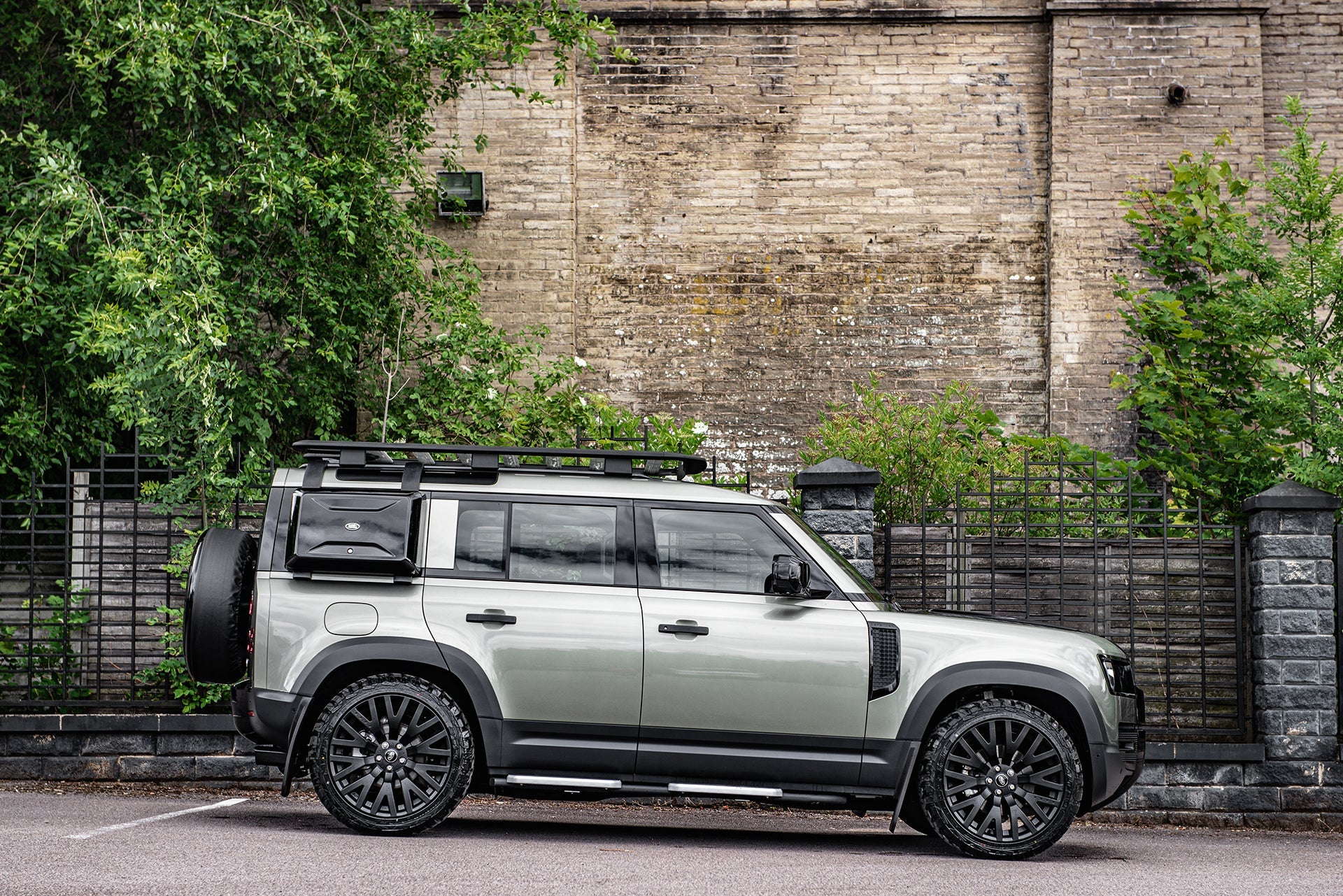 Land Rover Defender | Alloy Wheels 22" Black | Kahn - Project Kahn