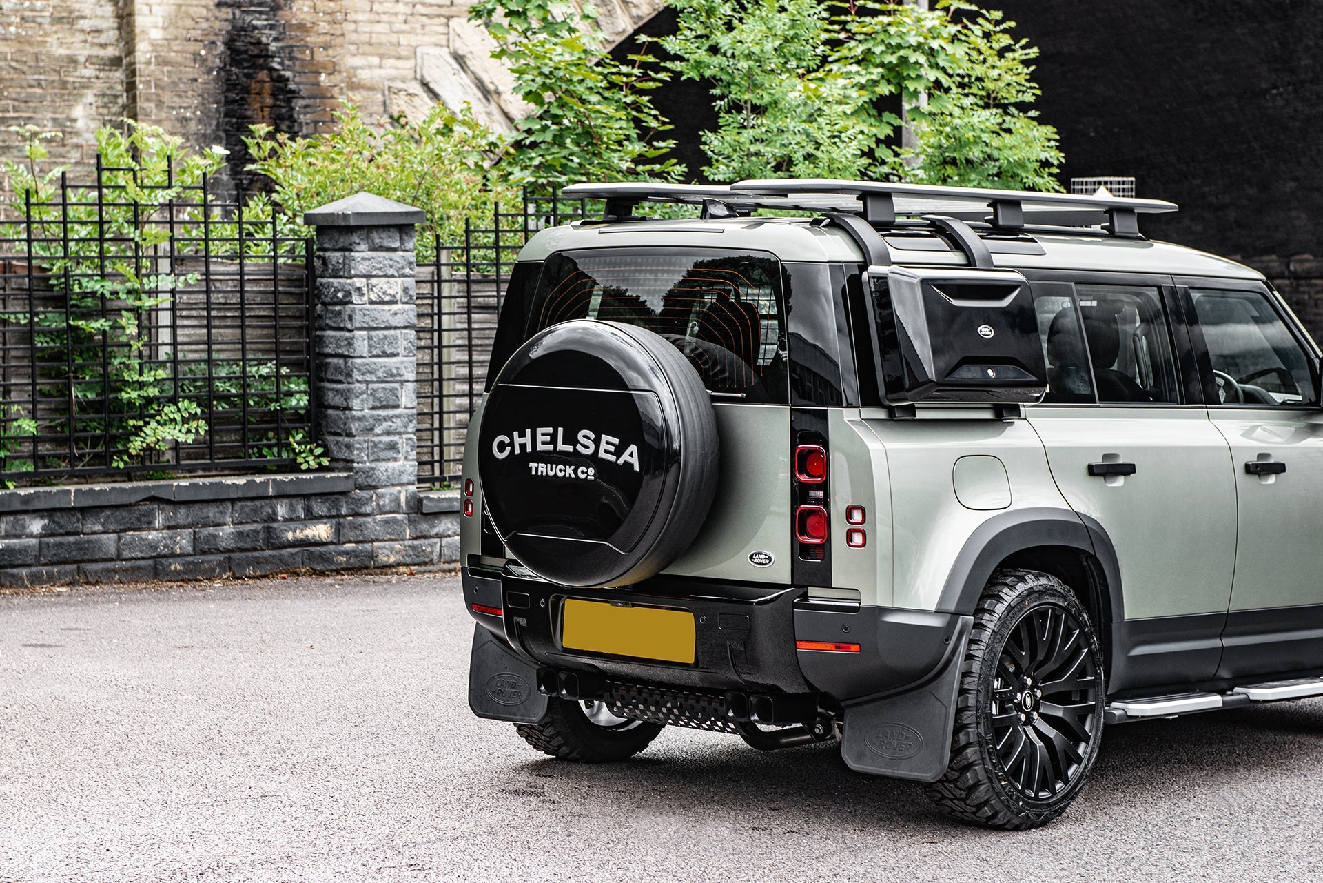 Land Rover Defender | Alloy Wheels 22" Black | Kahn - Project Kahn