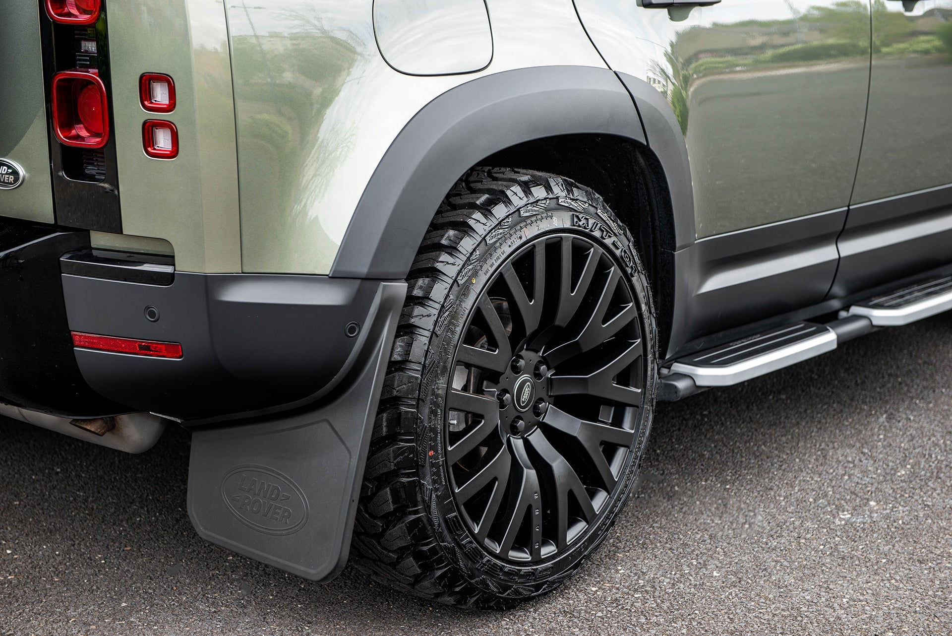 Land Rover Defender | Alloy Wheels 22" Black | Kahn - Project Kahn