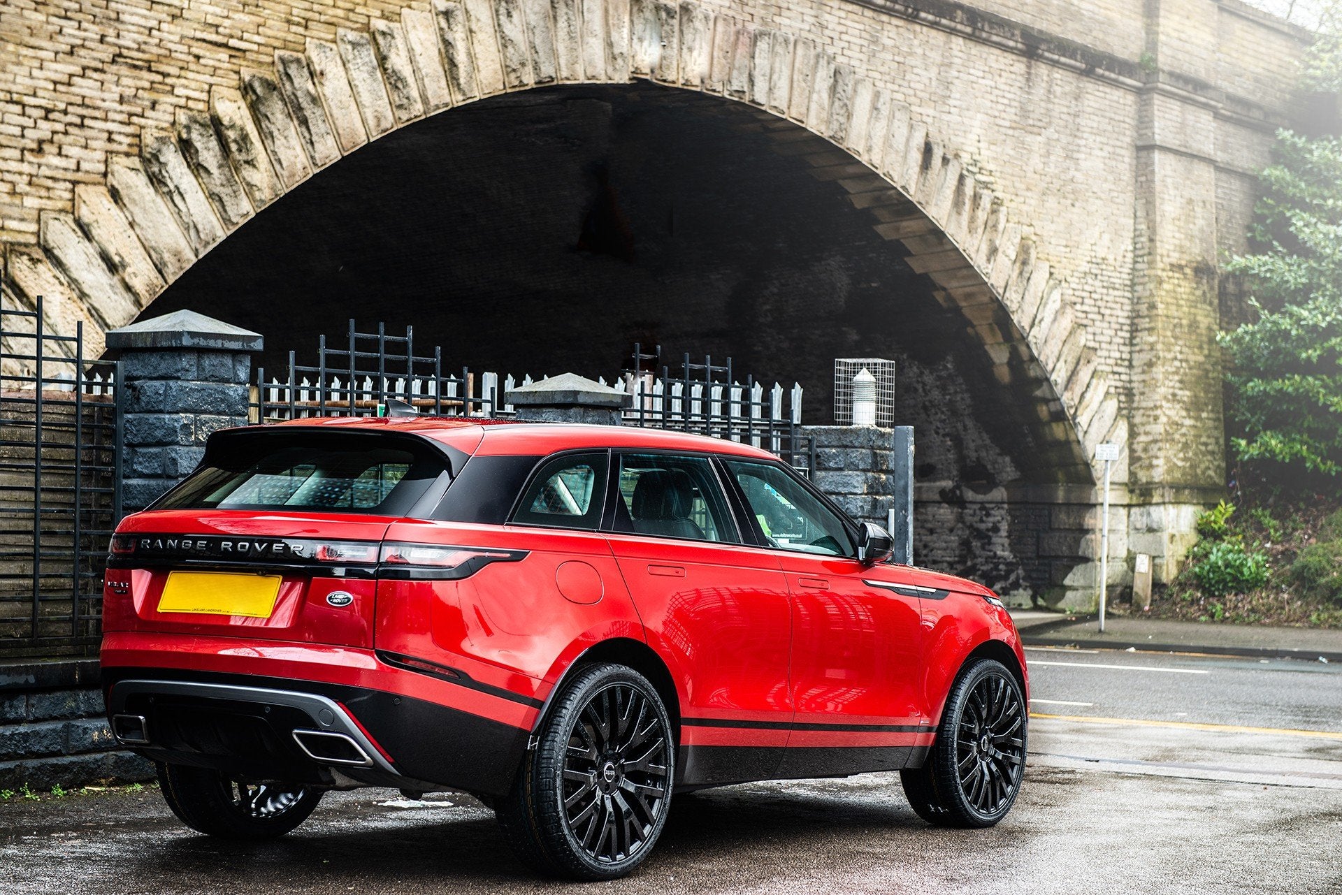 23" Gloss Black Range Rover Velar RS-2 Light Alloy Wheels by Kahn ...