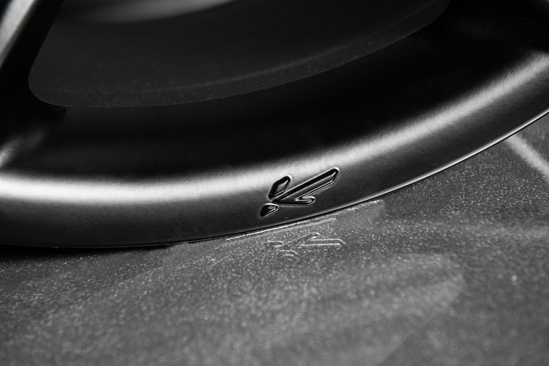 Land Rover Defender | Mondial Retro Alloy Wheels | Project Kahn