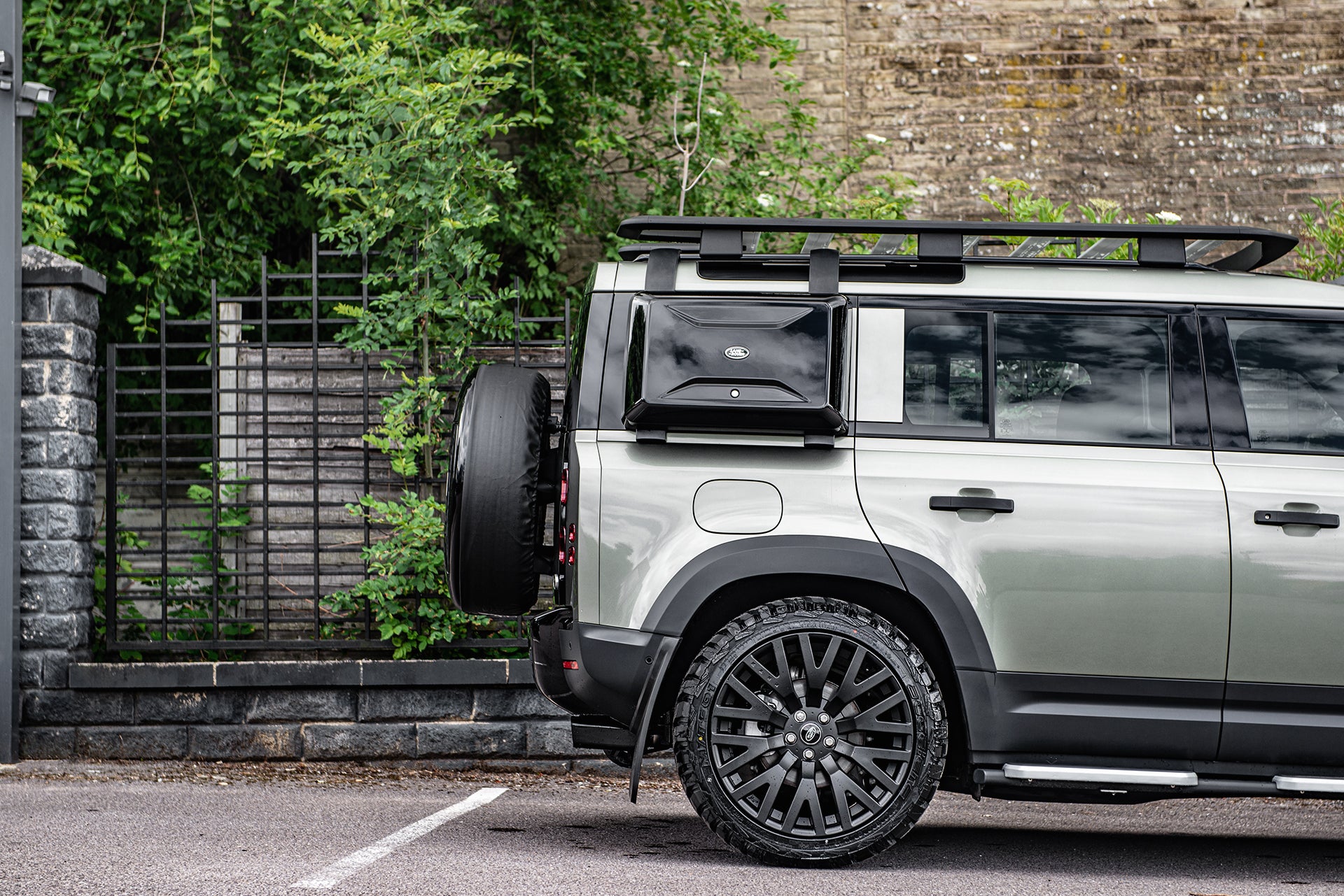 Land Rover Defender | Alloy Wheels 22" Black | Kahn - Project Kahn