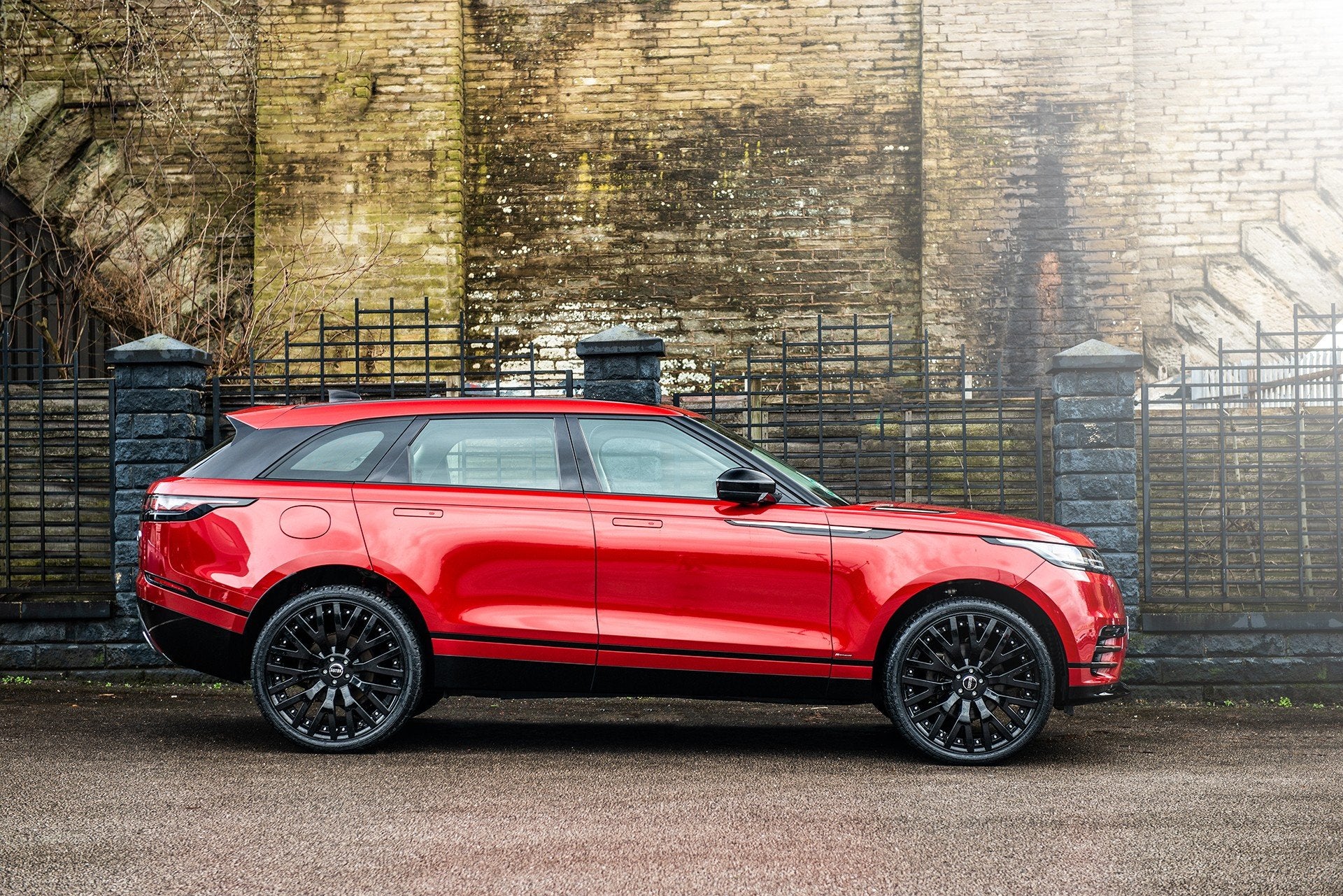 23" Gloss Black Range Rover Velar RS-2 Light Alloy Wheels by Kahn ...