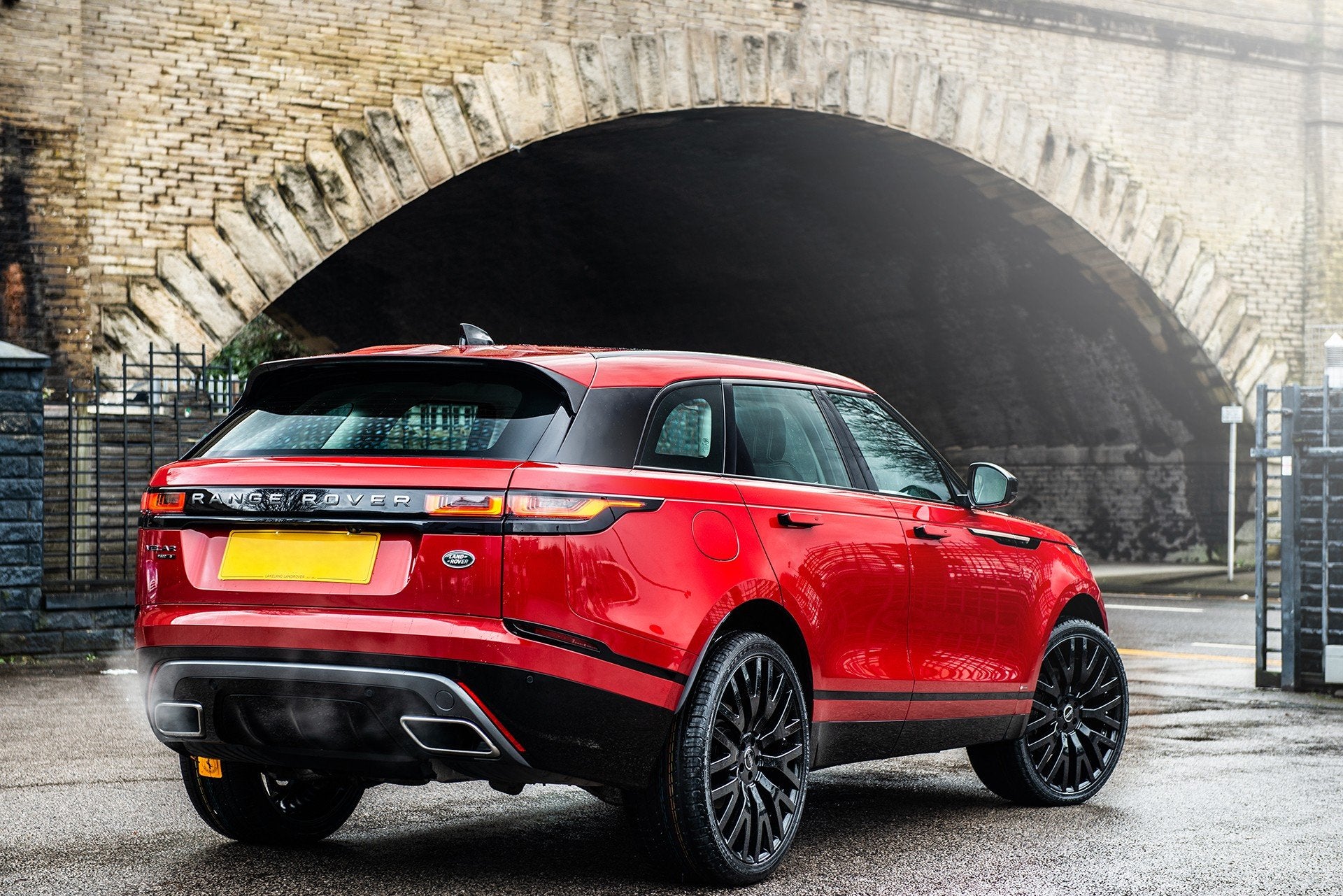 23" Gloss Black Range Rover Velar RS-2 Light Alloy Wheels by Kahn ...