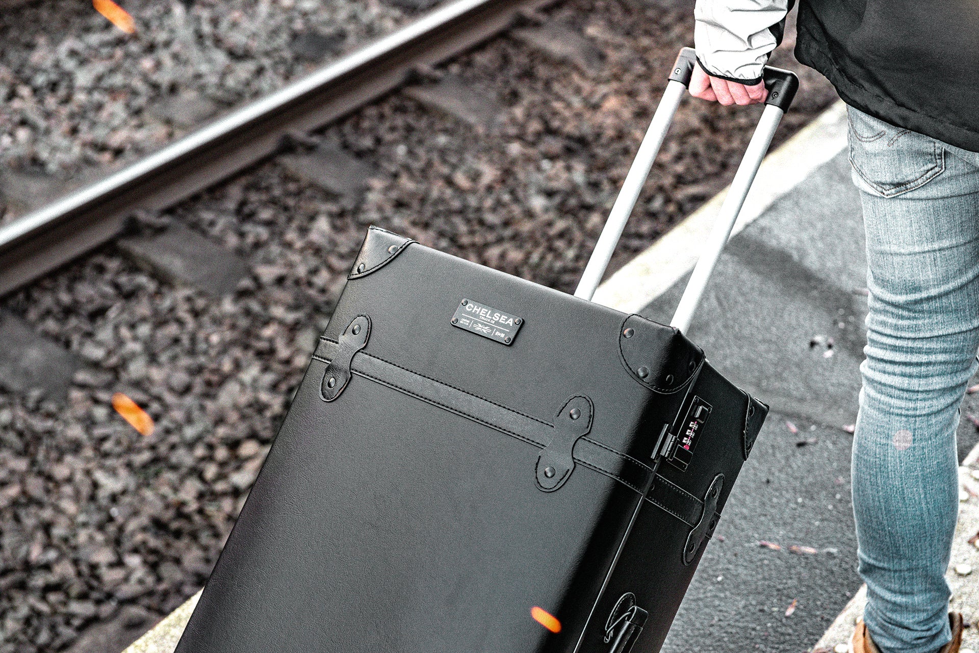 Chelsea Truck Company Vintage Inspired Travel Luggage Set - Project Kahn