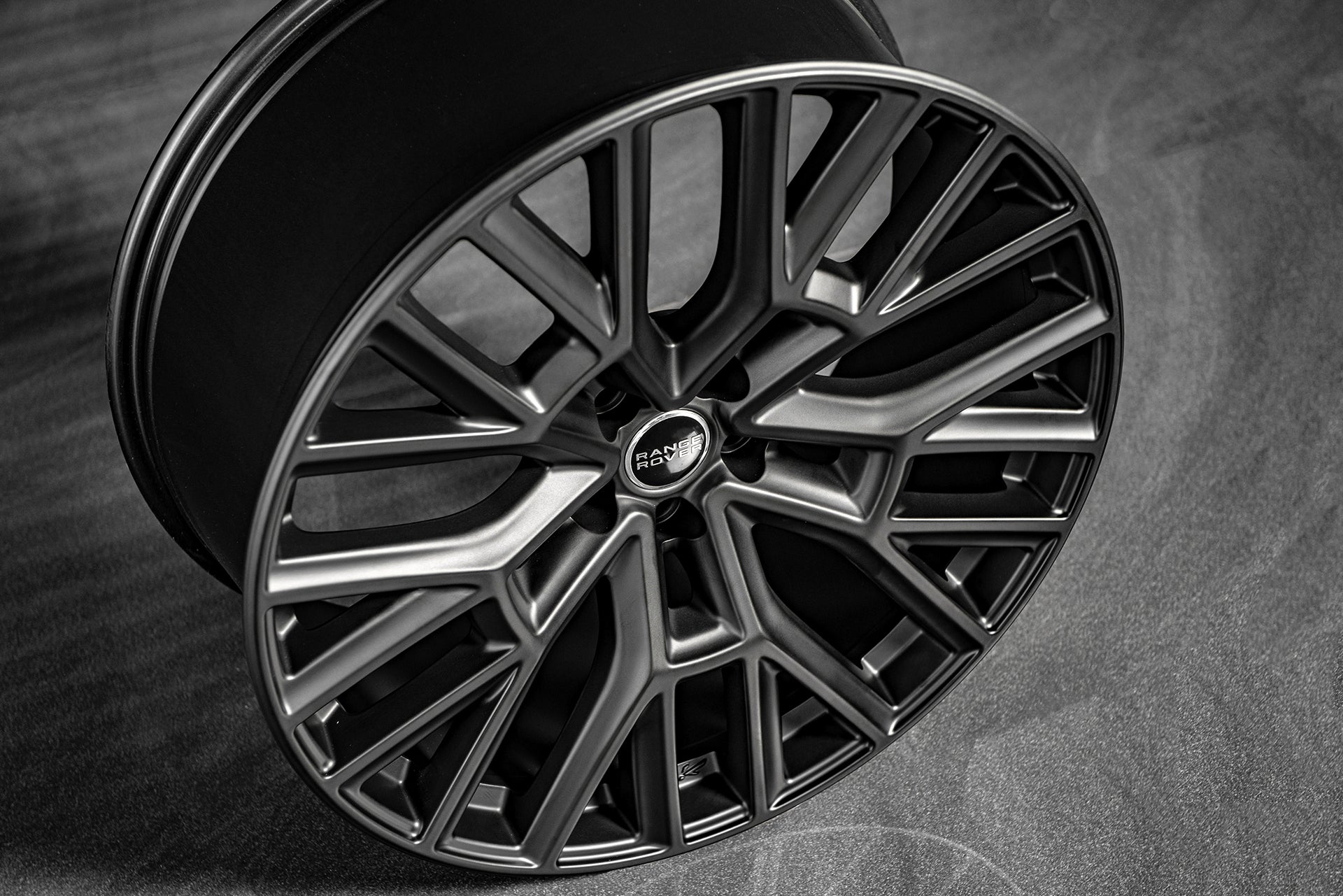 Range Rover Sport SVR (2015–2018) | 23 inch RS 3.0 Black Forged Wheels ...