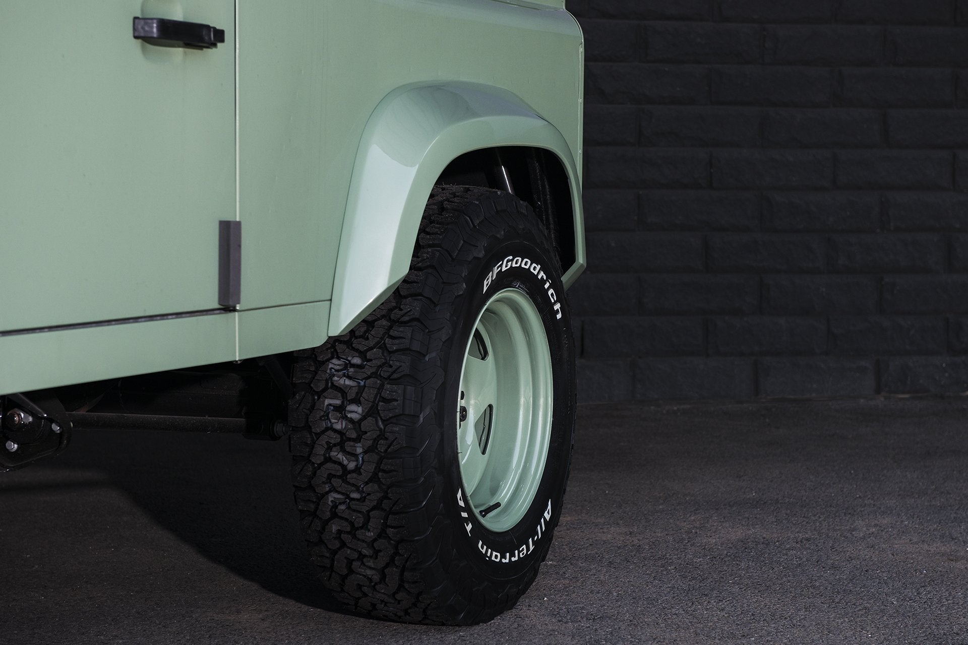 Land Rover Defender | Heritage Steel Wheels | Project Kahn