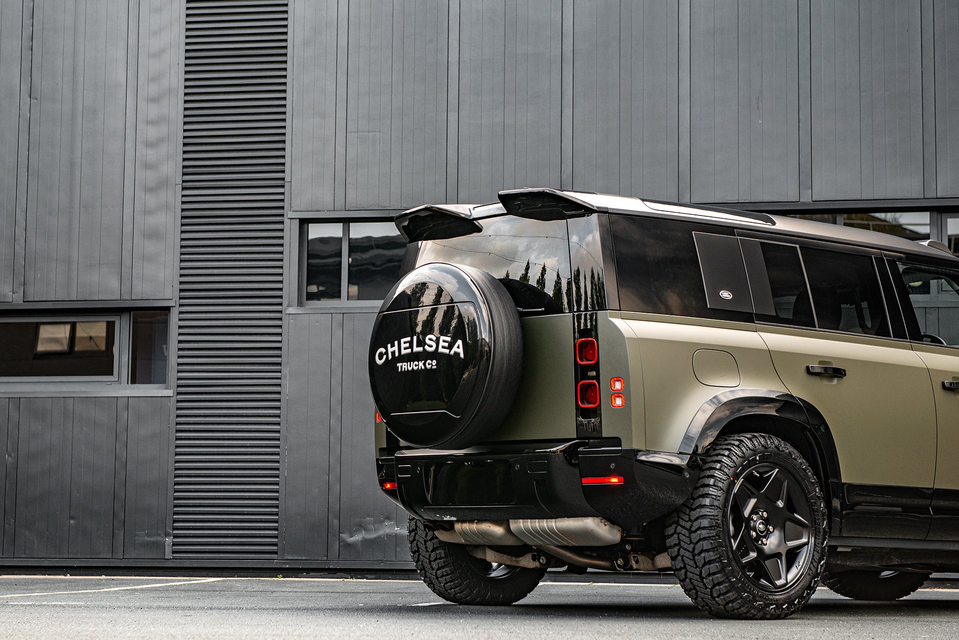 Land Rover Defender | Mondial Retro Alloy Wheels | Project Kahn