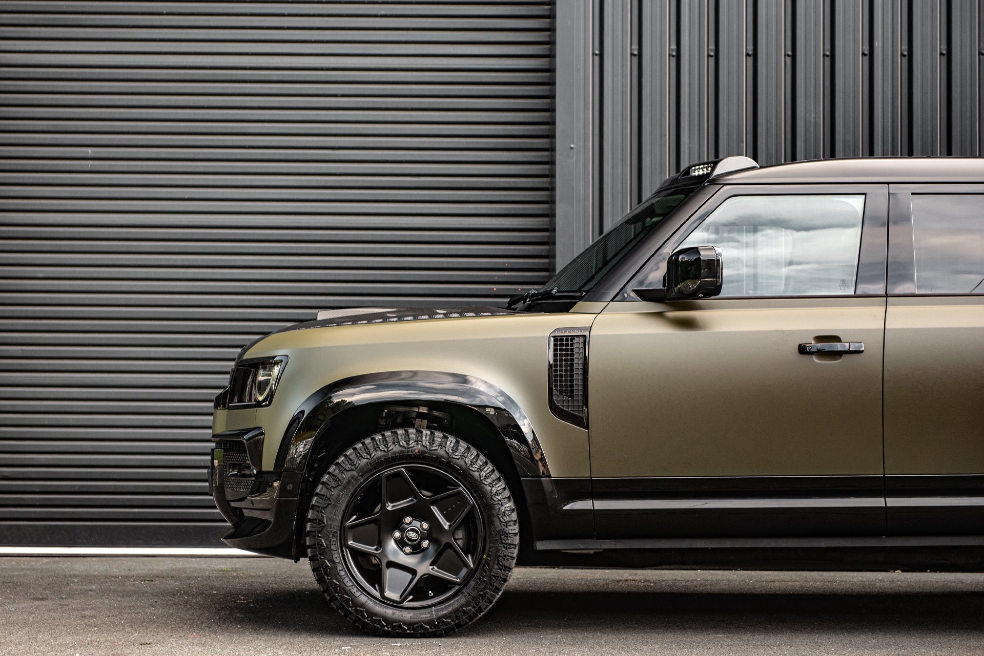 Land Rover Defender | Mondial Retro Alloy Wheels | Project Kahn