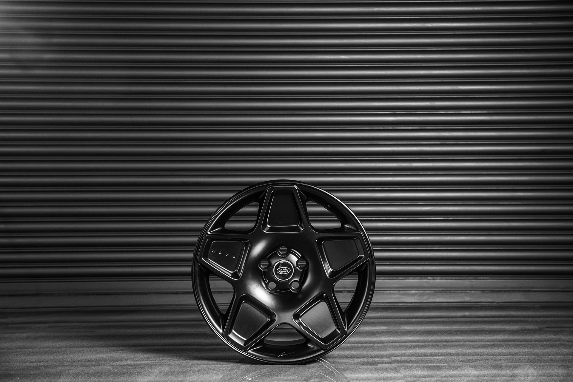 Land Rover Defender | Mondial Retro Alloy Wheels | Project Kahn