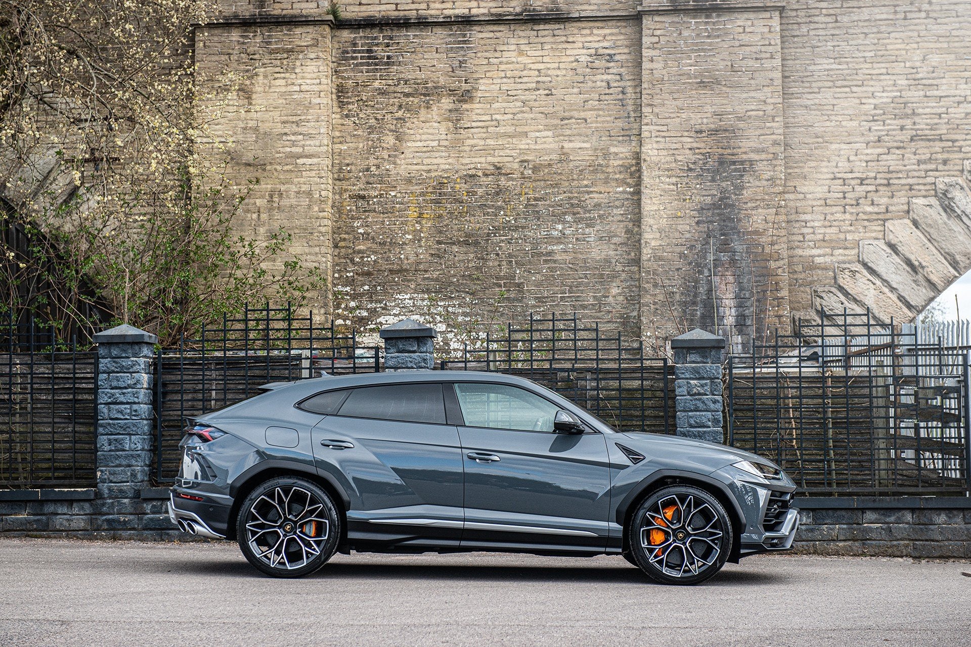 Lamborghini Urus | 23" Alloy Wheels | Project Kahn