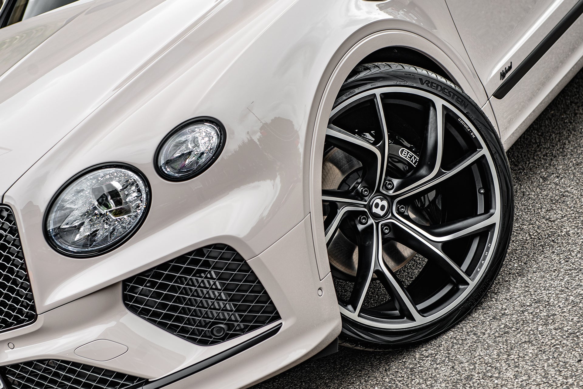 Bentley Bentayga Grey Exterior with Type 56 Wheels Luxury Upgrade ...