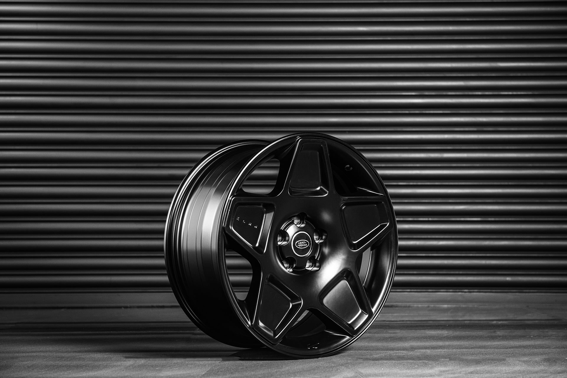 Land Rover Defender | Mondial Retro Alloy Wheels | Project Kahn
